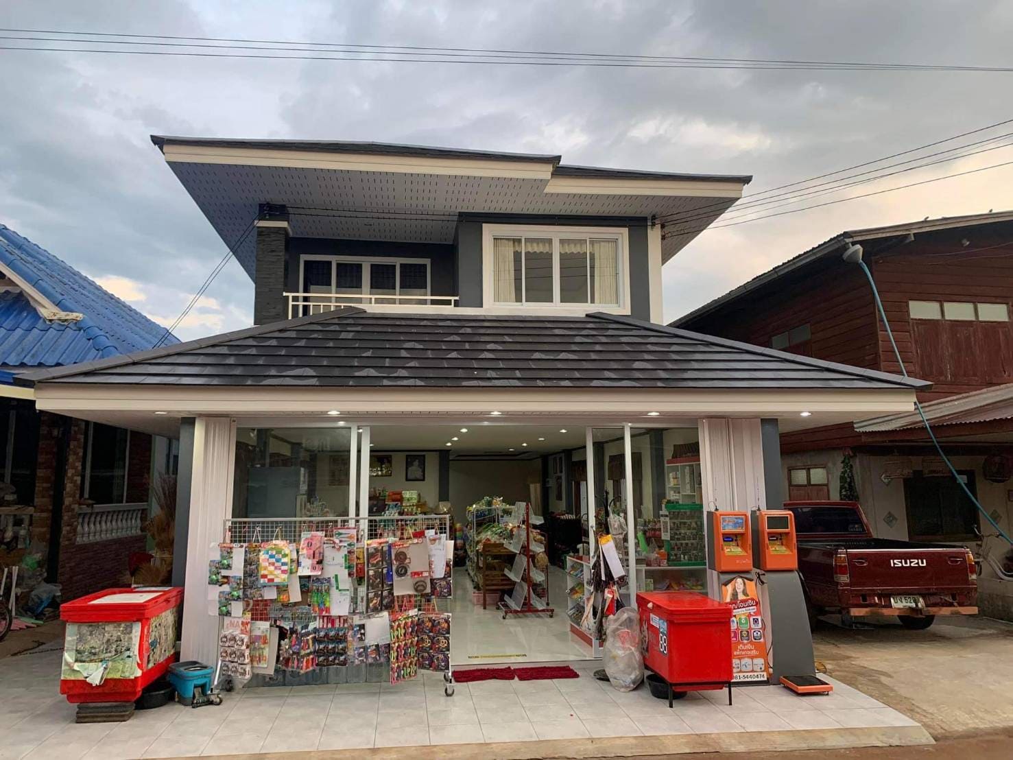 แบบบ้านปั้นหยา-P-490 แบบบ้านสองชั้นสวย ๆ บริการเขียนแบบบ้าน